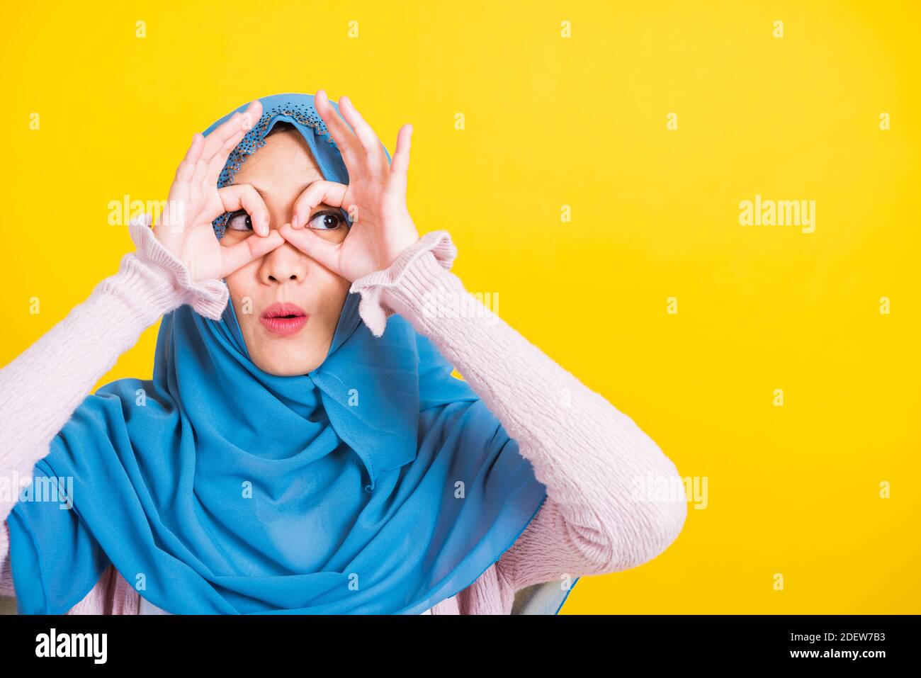 Asian Muslim Arab, Portrait of happy beautiful young woman Islam ...