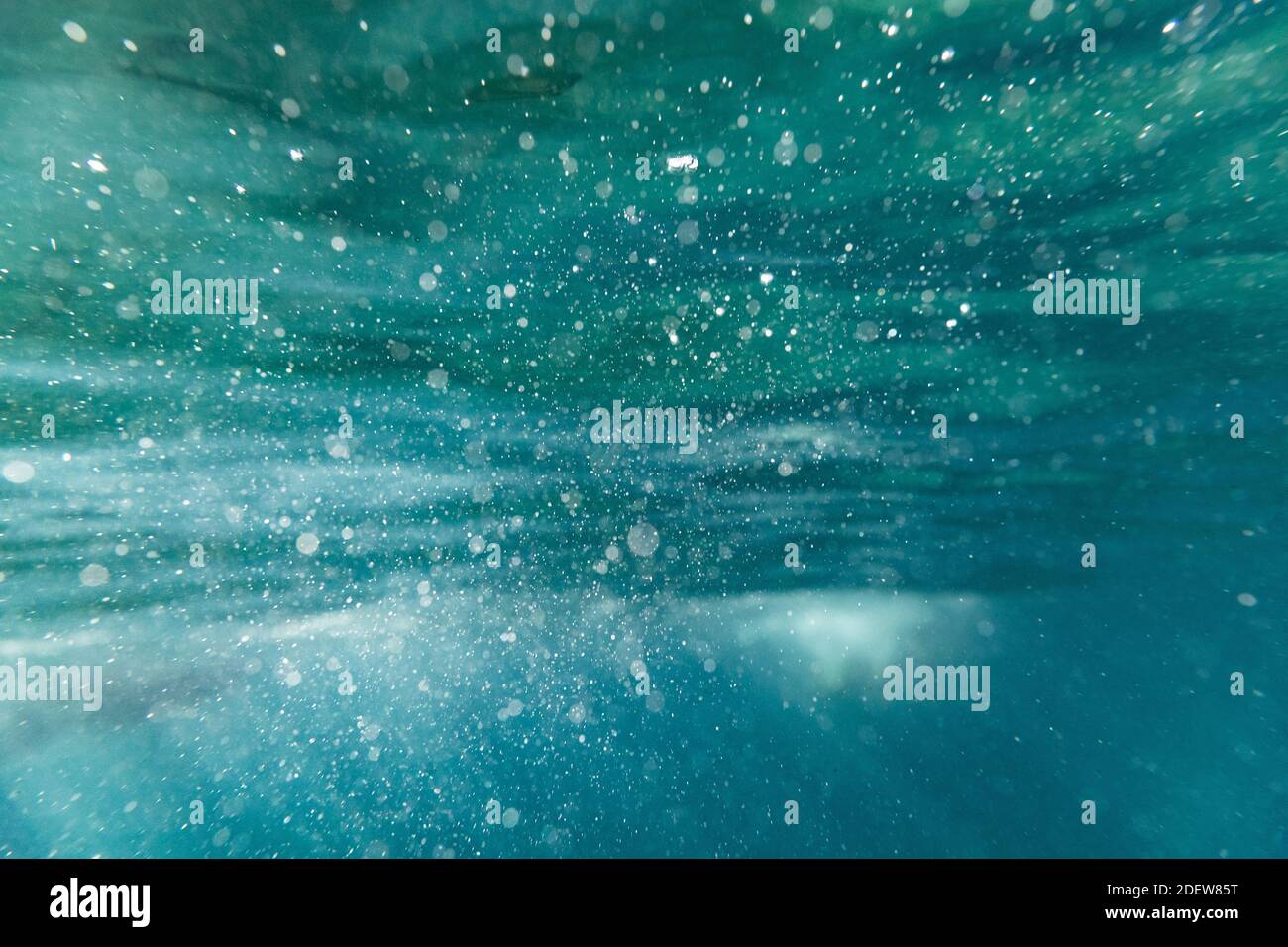 Bubbles and textures under the surface of the ocean in hawaii Stock ...