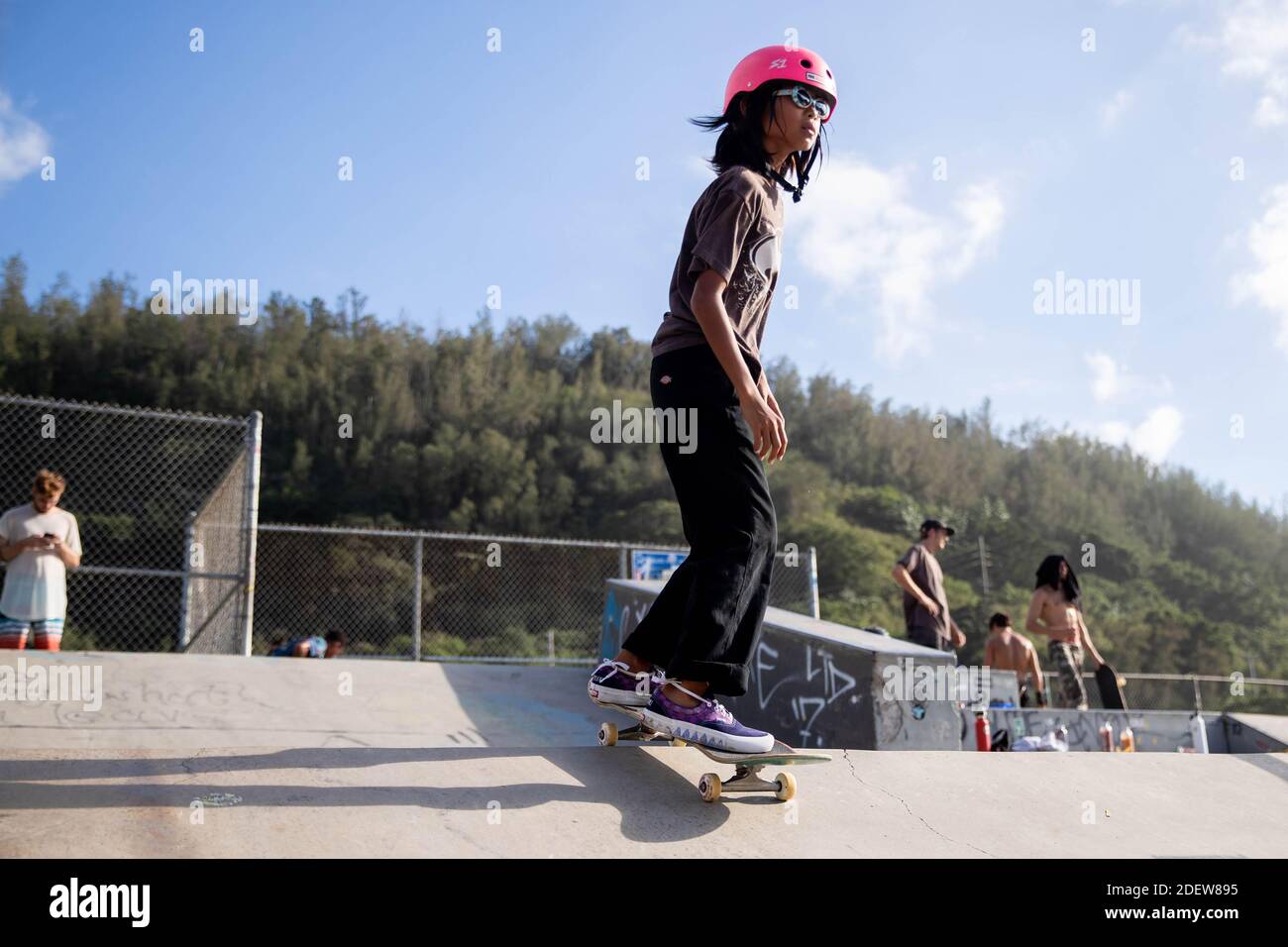 Female skateboarder ramp hi-res stock photography and images - Alamy