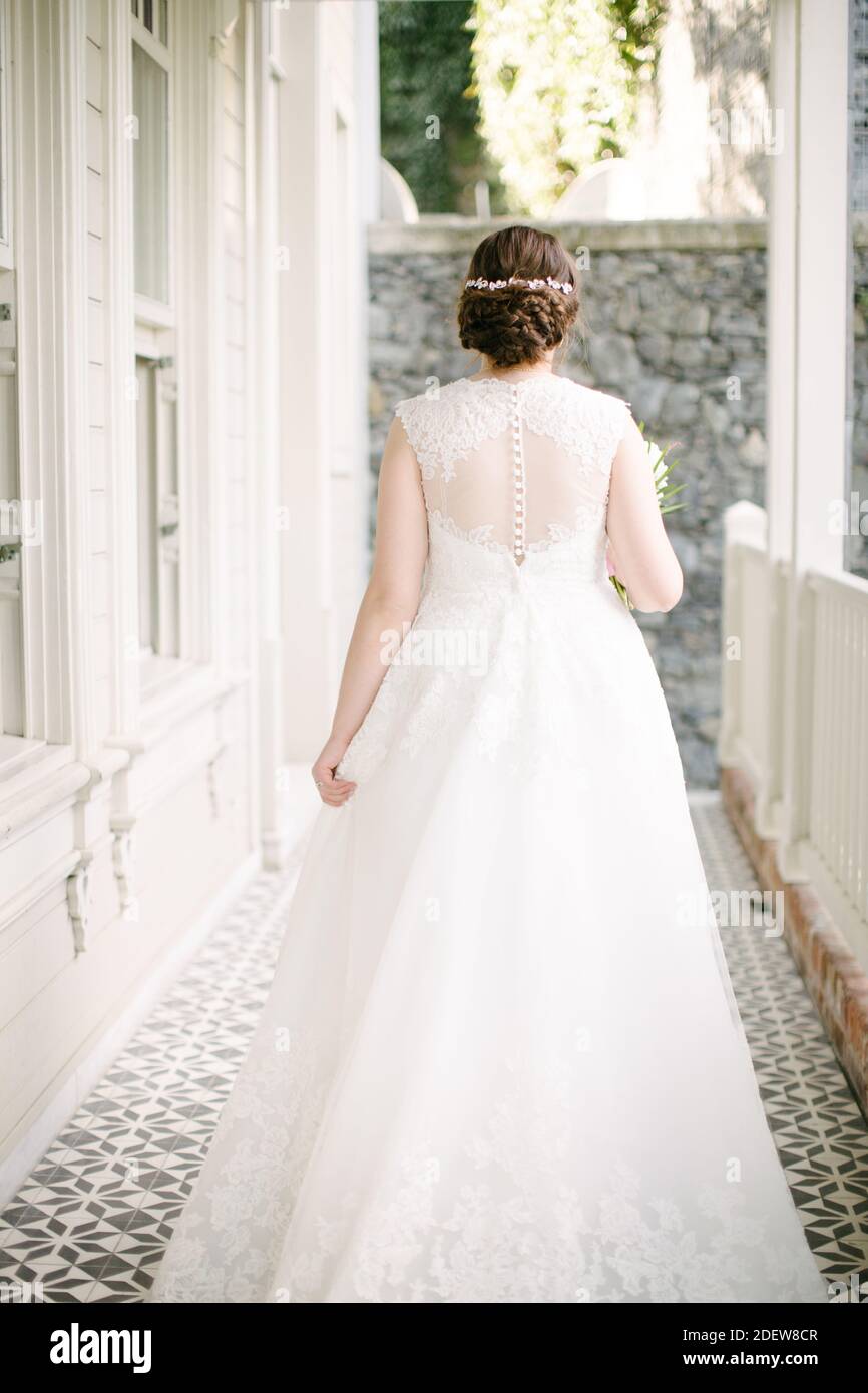 The bride posing with her back turned Stock Photo - Alamy