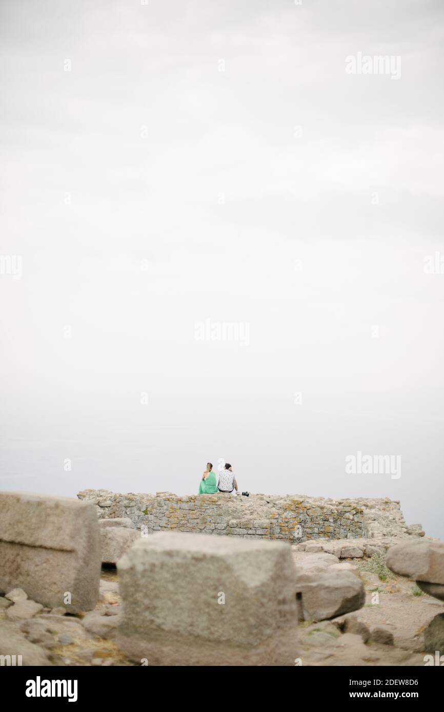 Temple of Athena. Tourist couple Stock Photo - Alamy