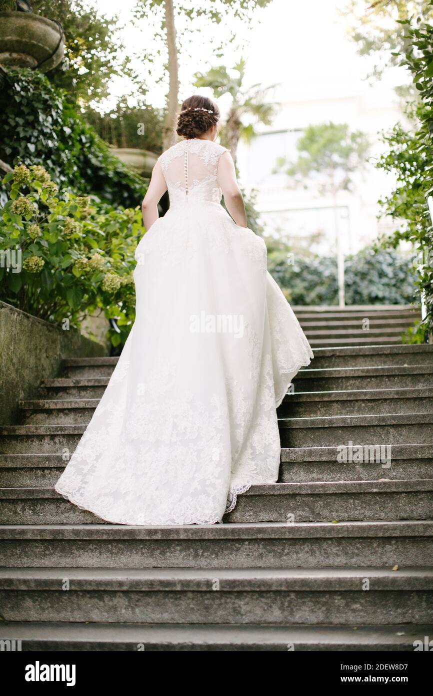 The bride posing with her back turned Stock Photo - Alamy