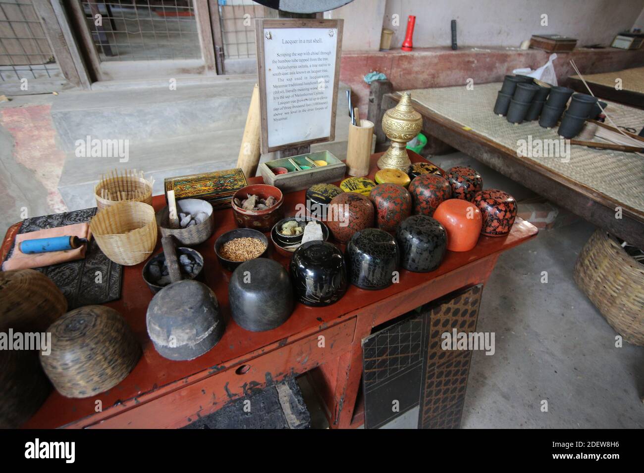 Myanmar pottery making hi-res stock photography and images - Alamy