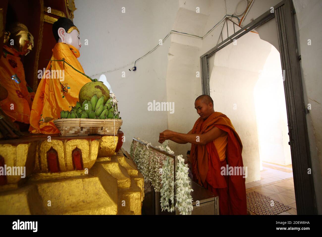 People pray inside a temple in Myanmar Stock Photo - Alamy