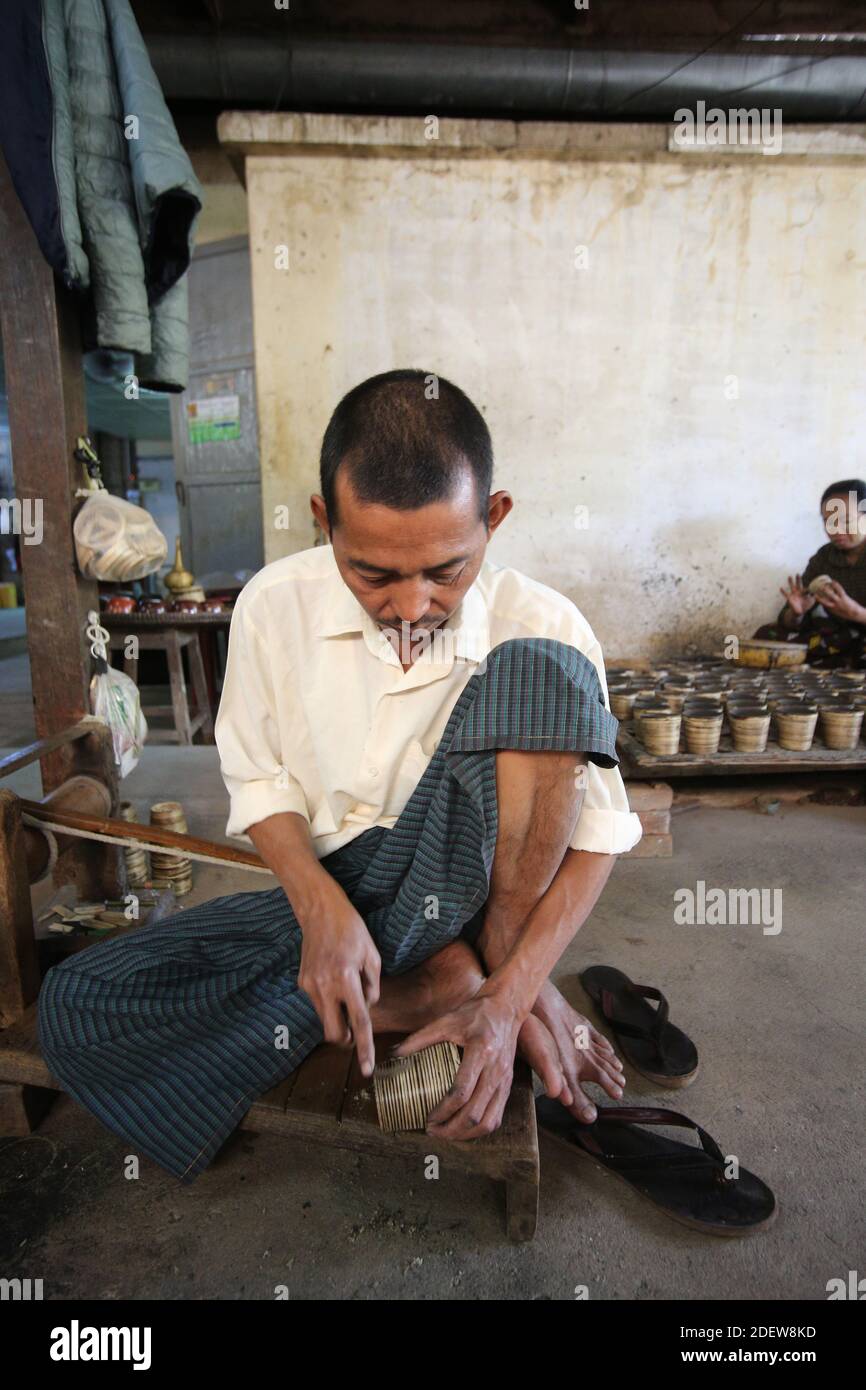 Myanmar pottery making hi-res stock photography and images - Alamy