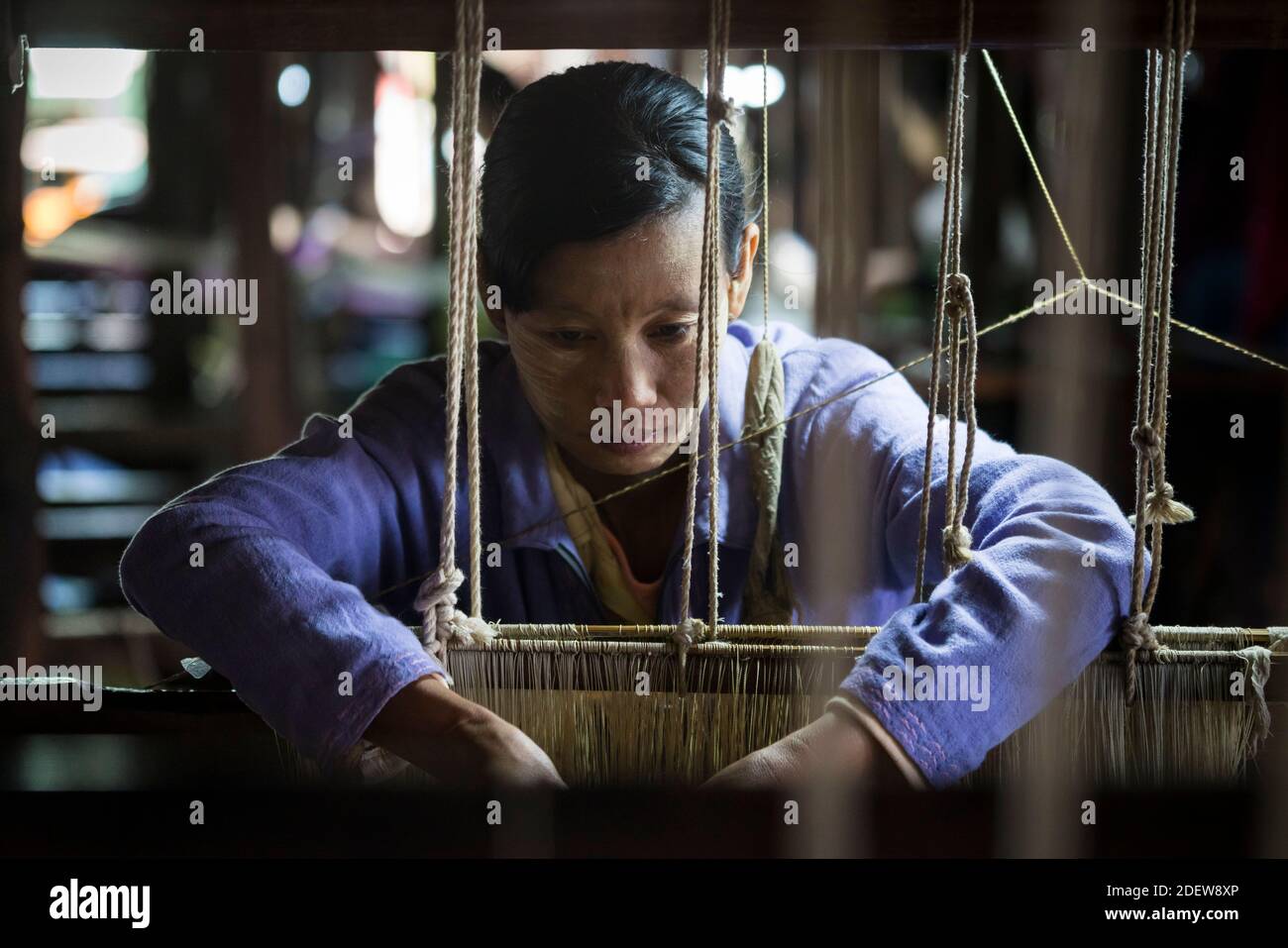 Burmese woman weaving on loom, Lake Inle, Myanmar Stock Photo - Alamy