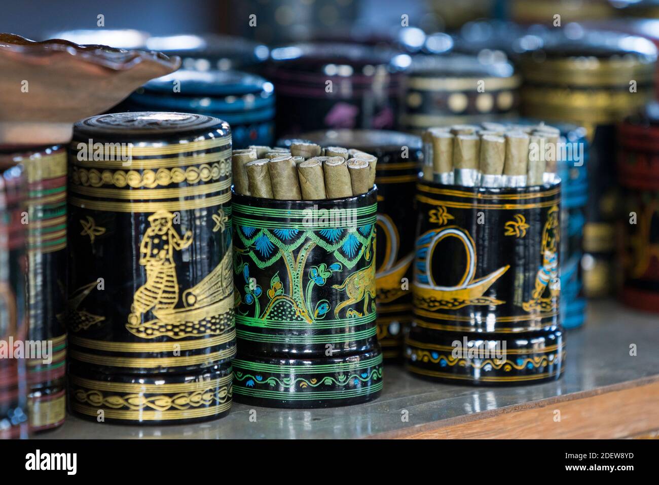 Burmese cigars hi-res stock photography and images - Alamy