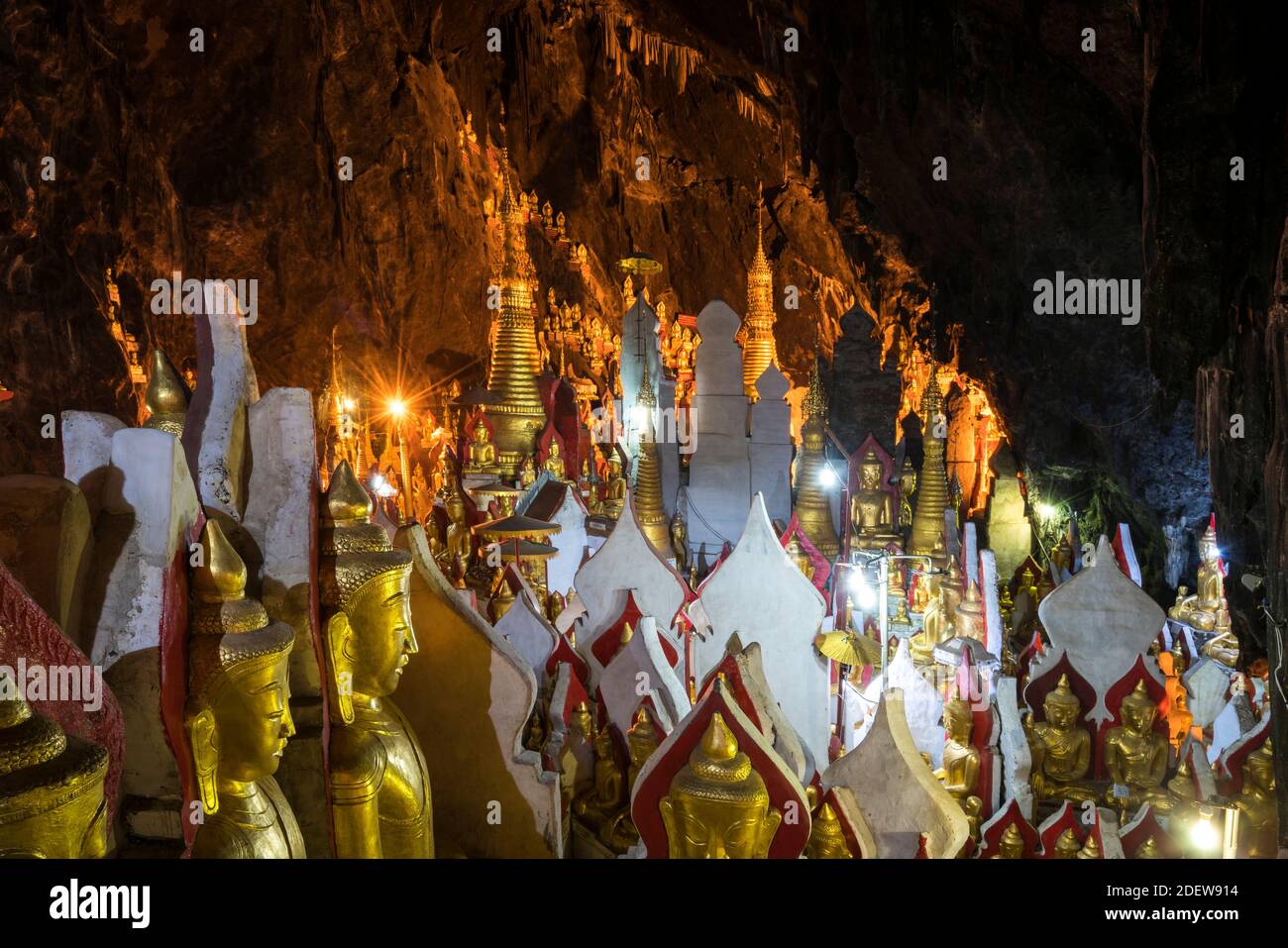 Buddha statues inside Pindaya caves, Pindaya, Myanmar Stock Photo - Alamy