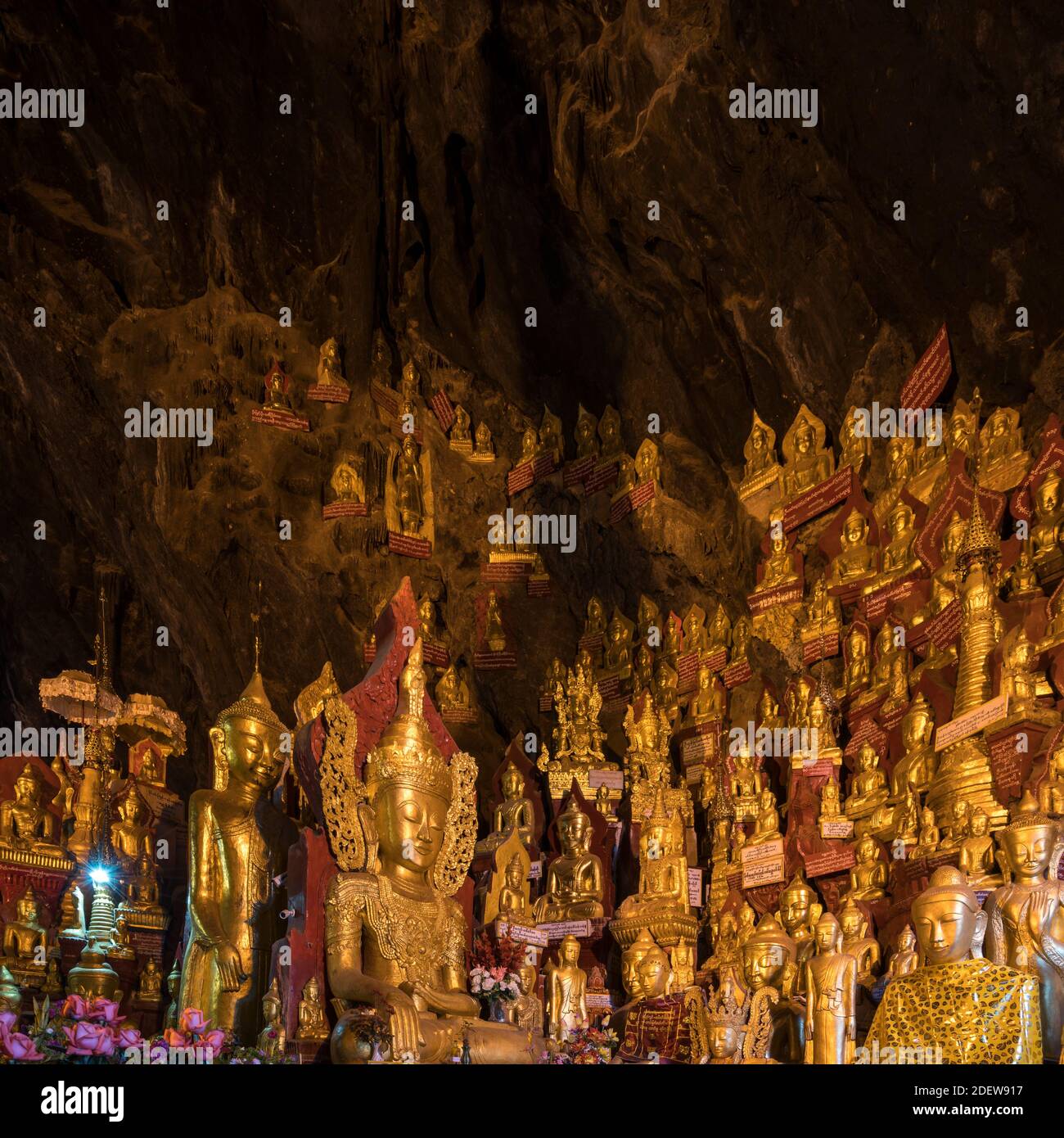 Buddha statues inside Pindaya caves, Pindaya, Myanmar Stock Photo - Alamy