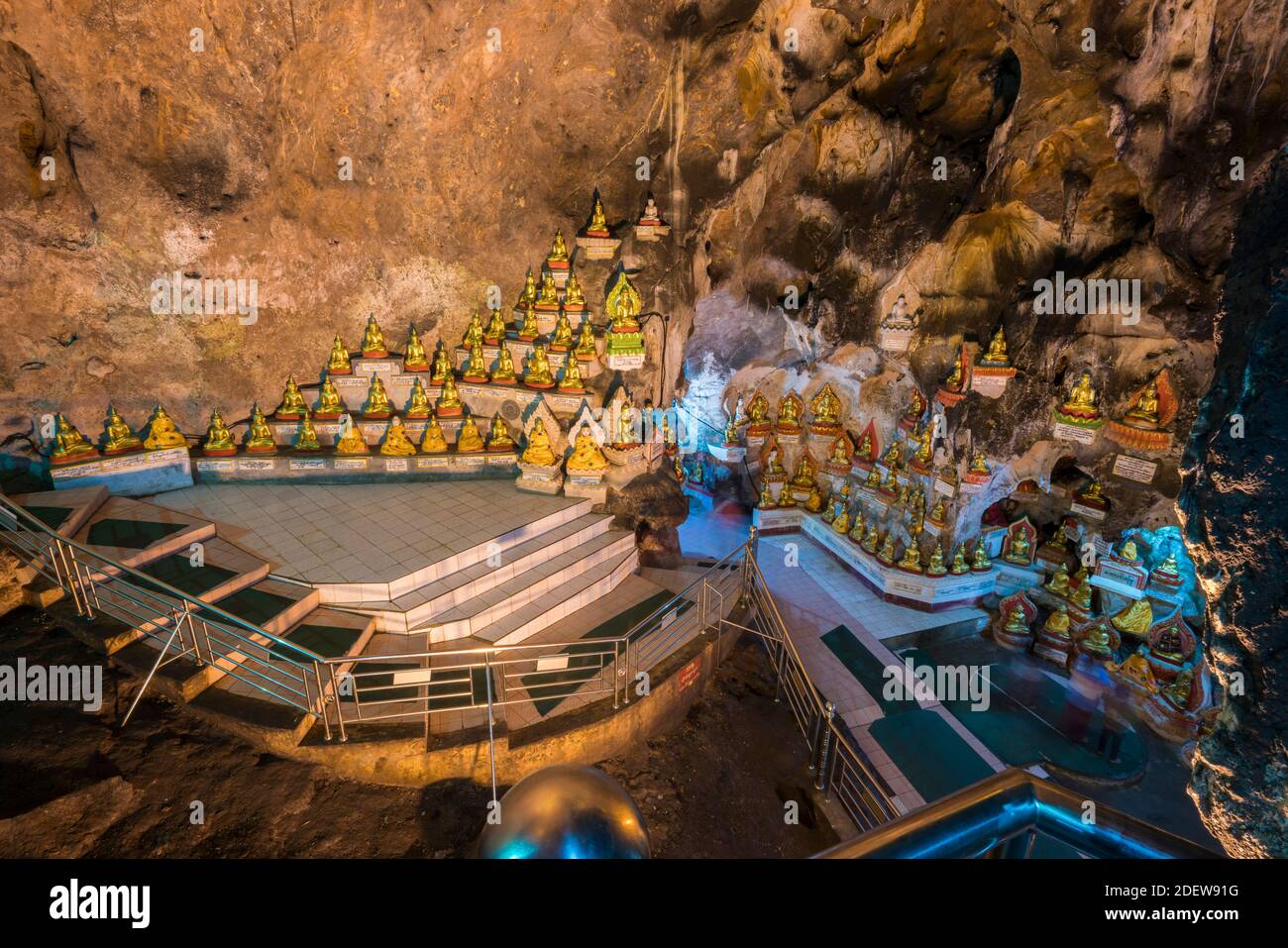 Buddha statues inside Pindaya caves, Pindaya, Myanmar Stock Photo - Alamy