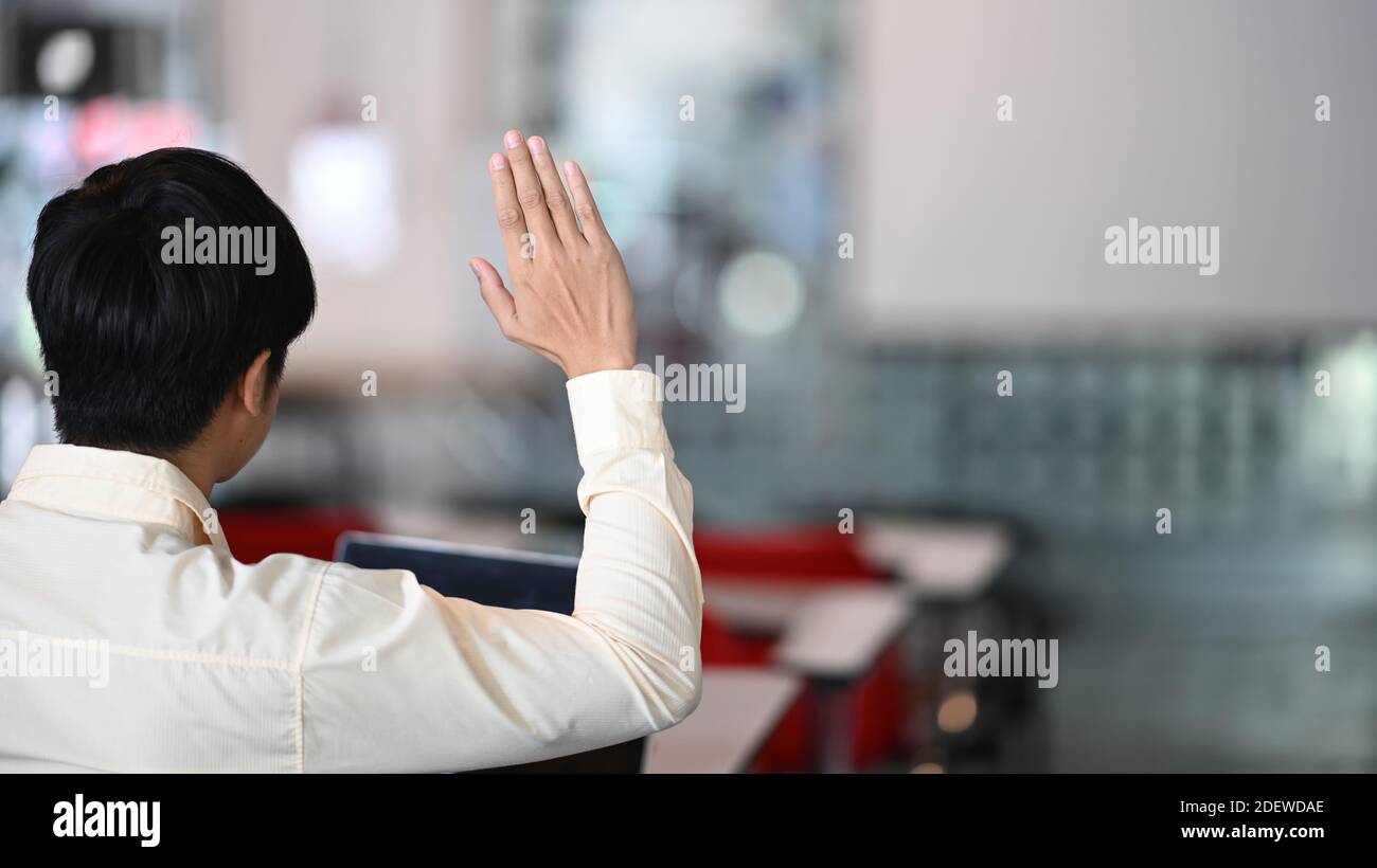 Teen in school raise hand hi-res stock photography and images - Alamy