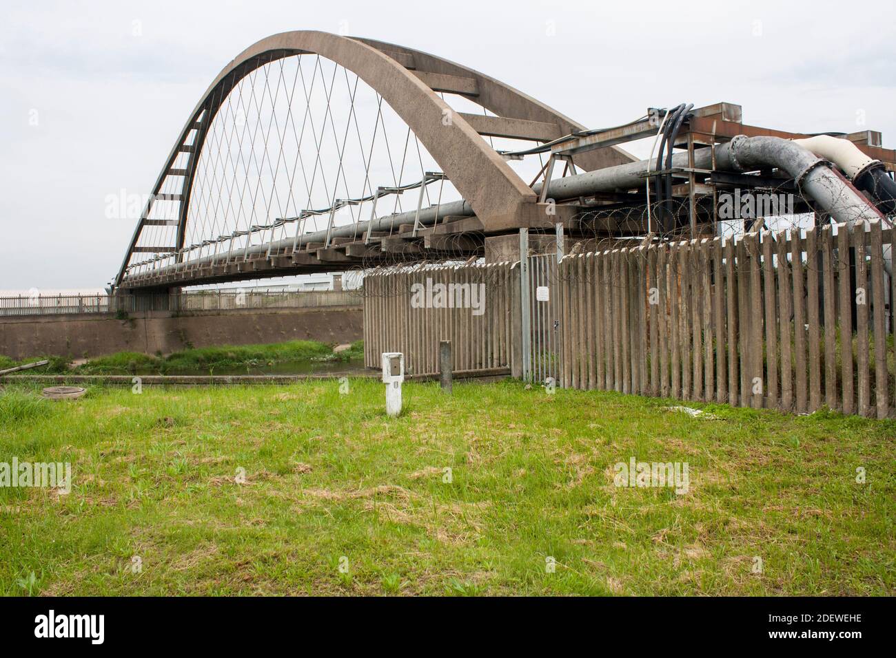 Bridge carrying water pipes hi-res stock photography and images - Alamy
