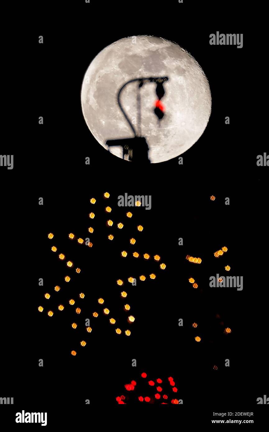 Full moon records hi-res stock photography and images - Alamy