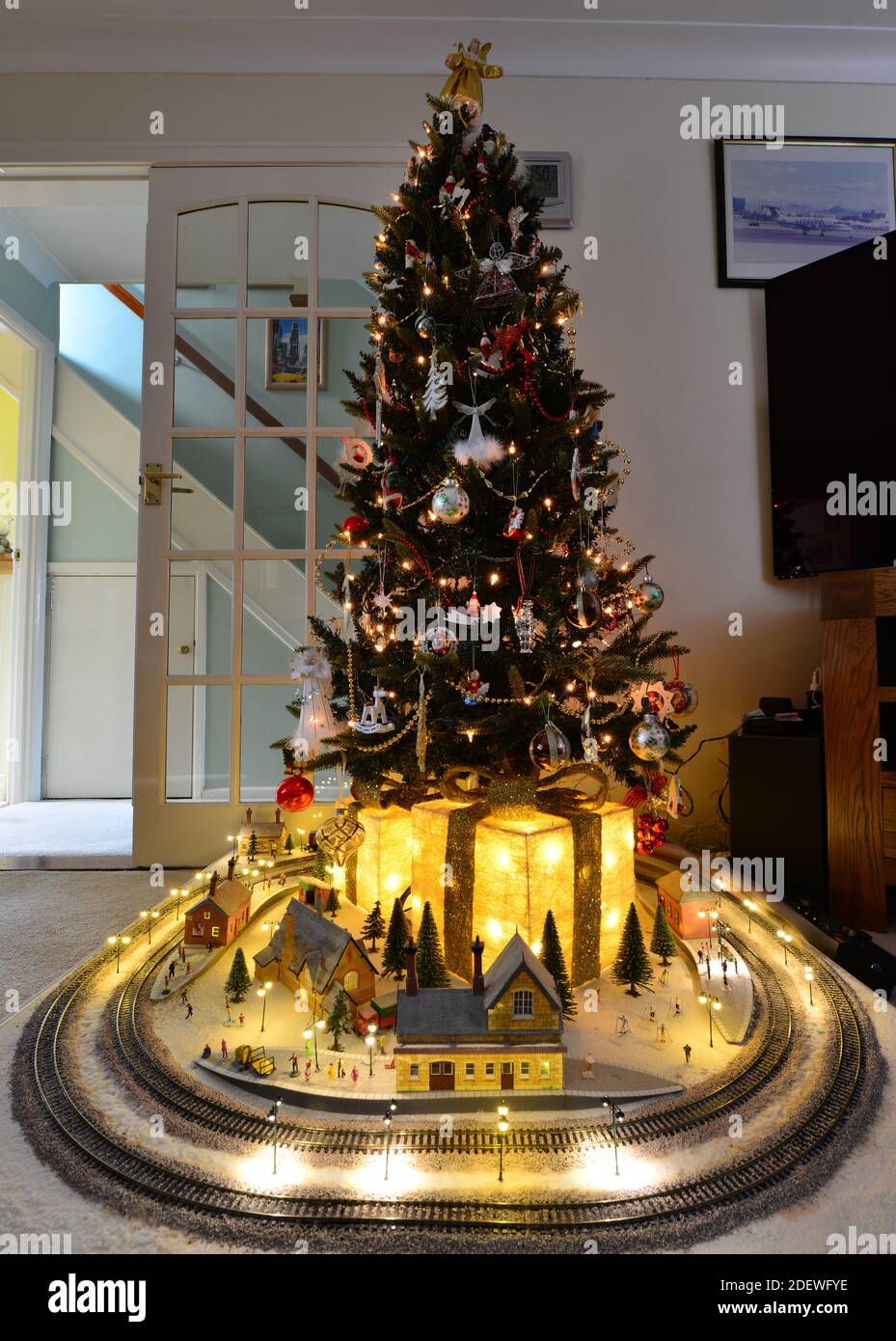 Xmas models hi-res stock photography and images - Alamy