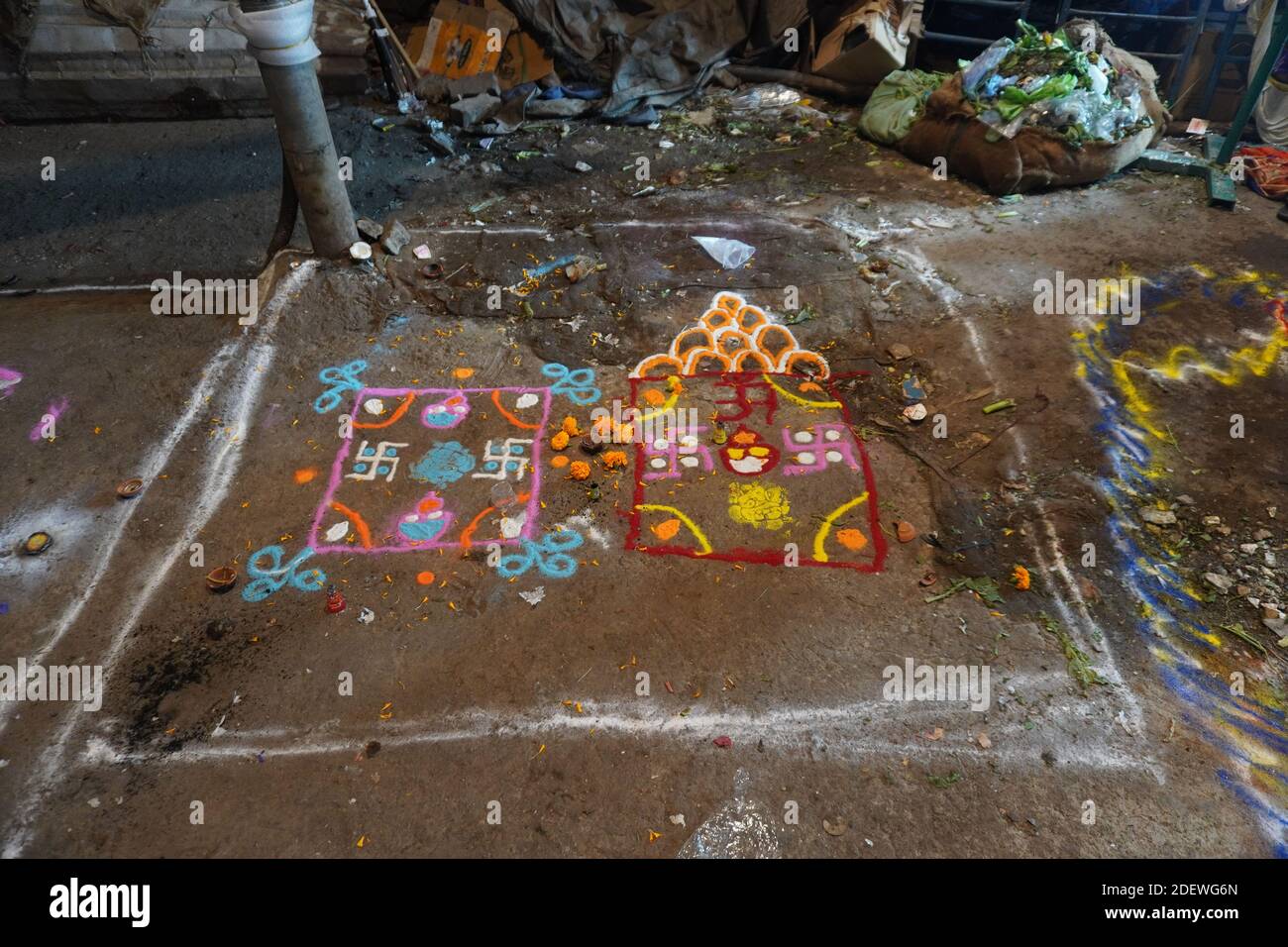 Mumbai / India 14 November 2020 Indian Vegetable vendor designs street ...