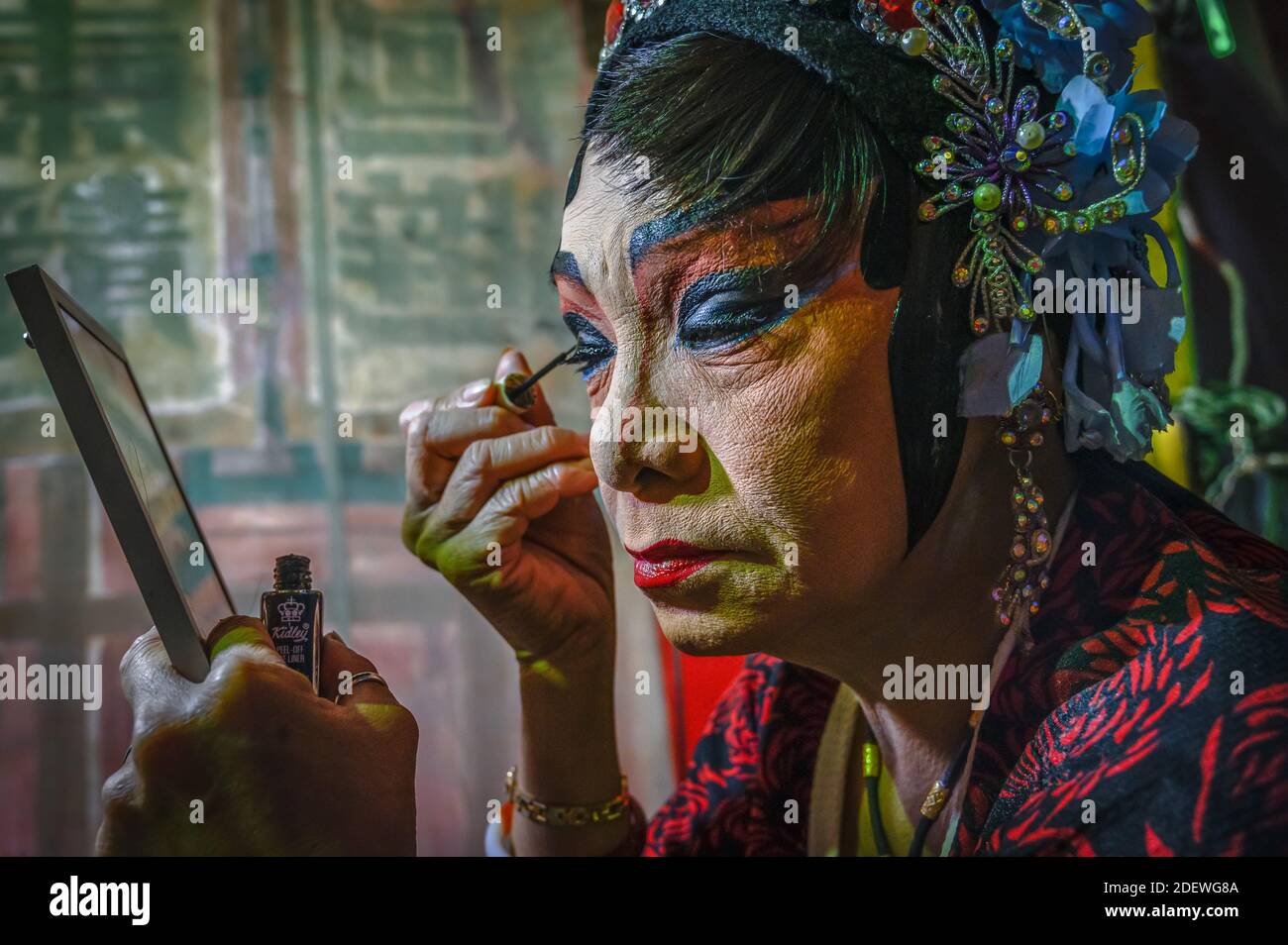 Peking opera performances hi-res stock photography and images - Alamy