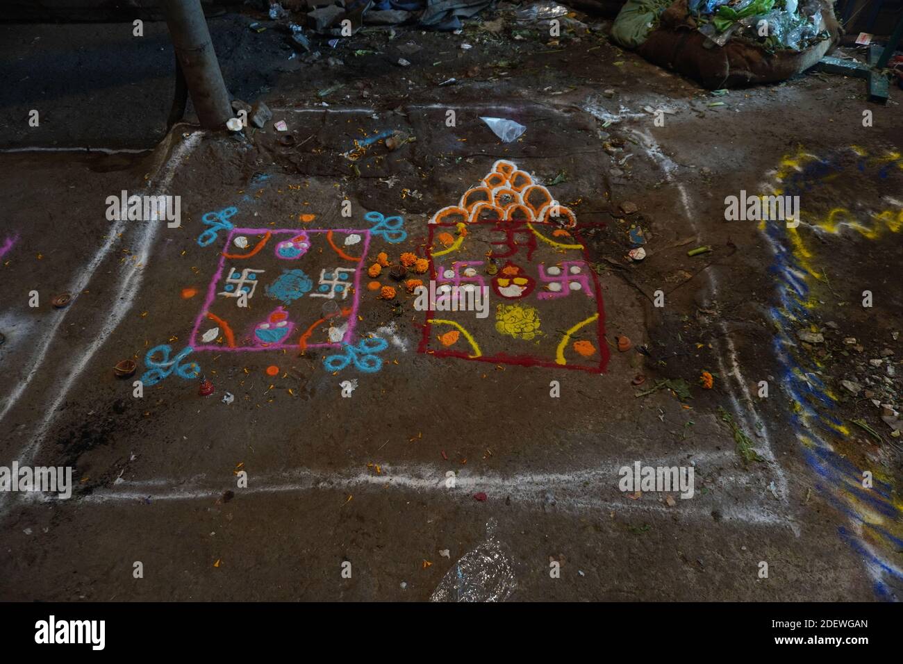 Mumbai / India 14 November 2020 Indian Vegetable vendor designs street ...