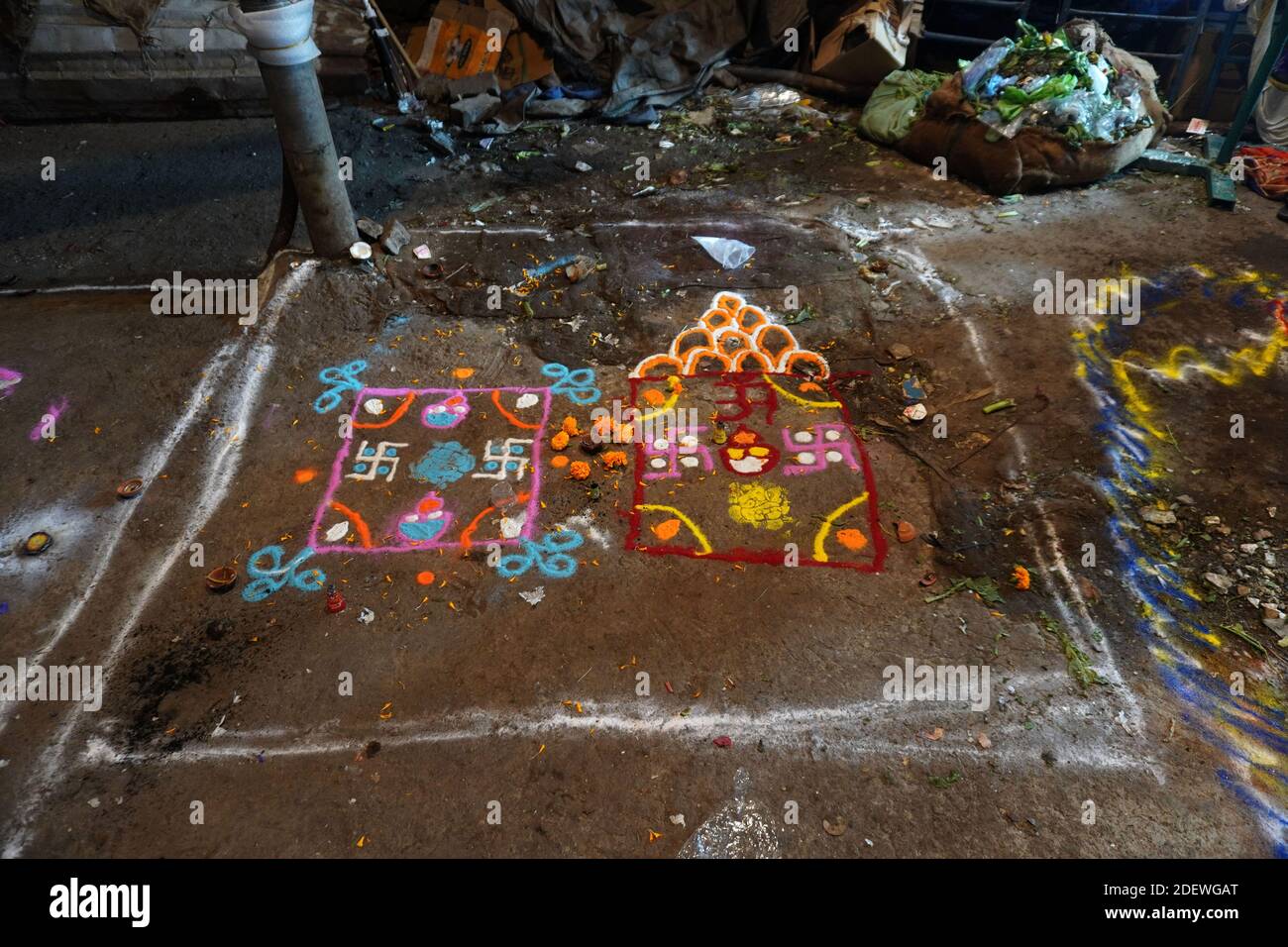 Rangoli designs hi-res stock photography and images - Alamy