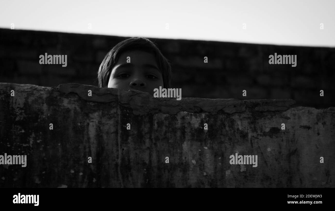 A boy peeking over a wall in Bundi, India Stock Photo - Alamy