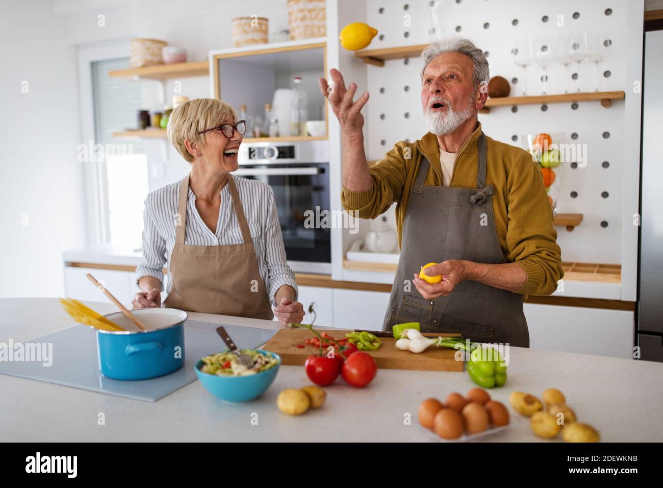 Old couple cooking hi-res stock photography and images - Alamy