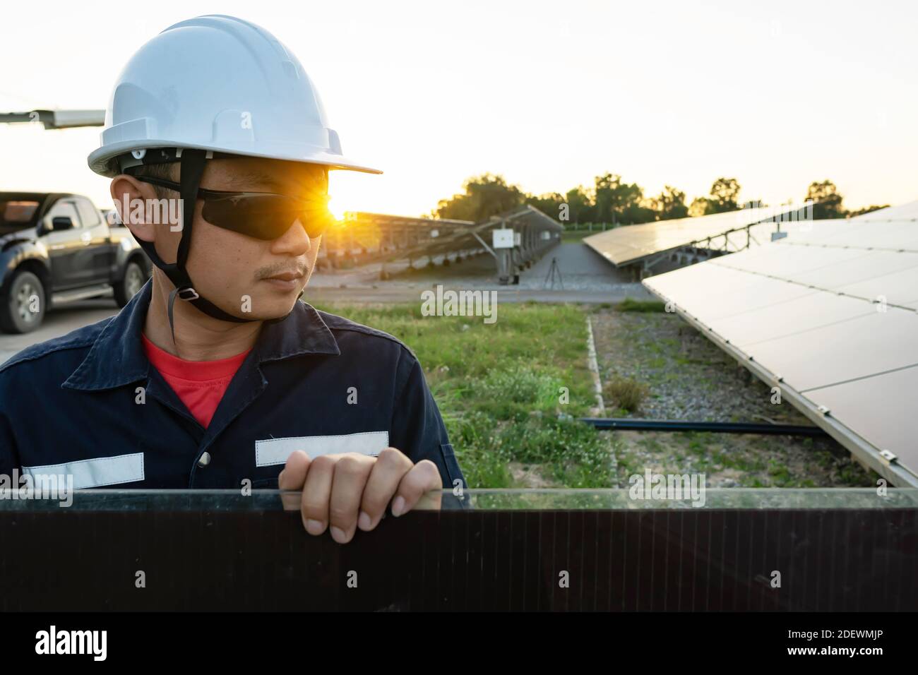Power station technicians hi-res stock photography and images - Alamy