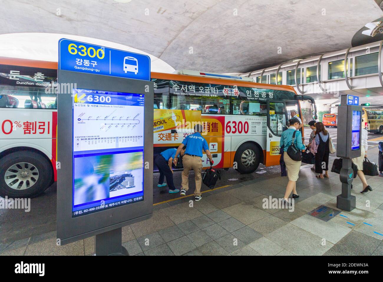 Passengers taking the bus to Seoul outside of Incheon International ...