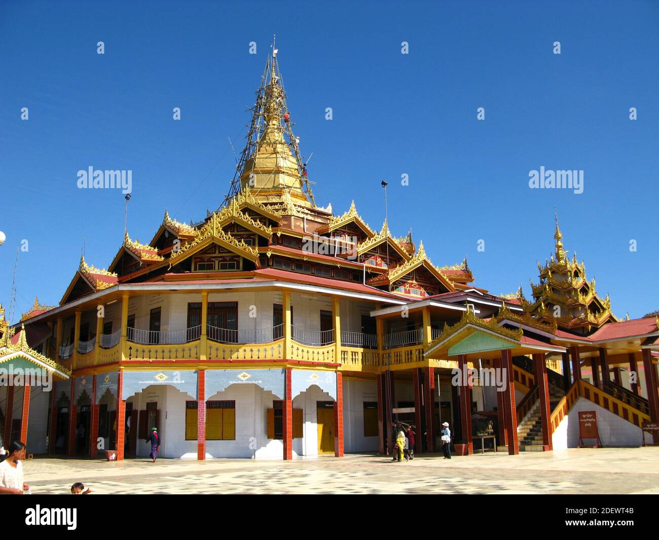 The temple on the coast of Inle lake, Myanmar Stock Photo - Alamy