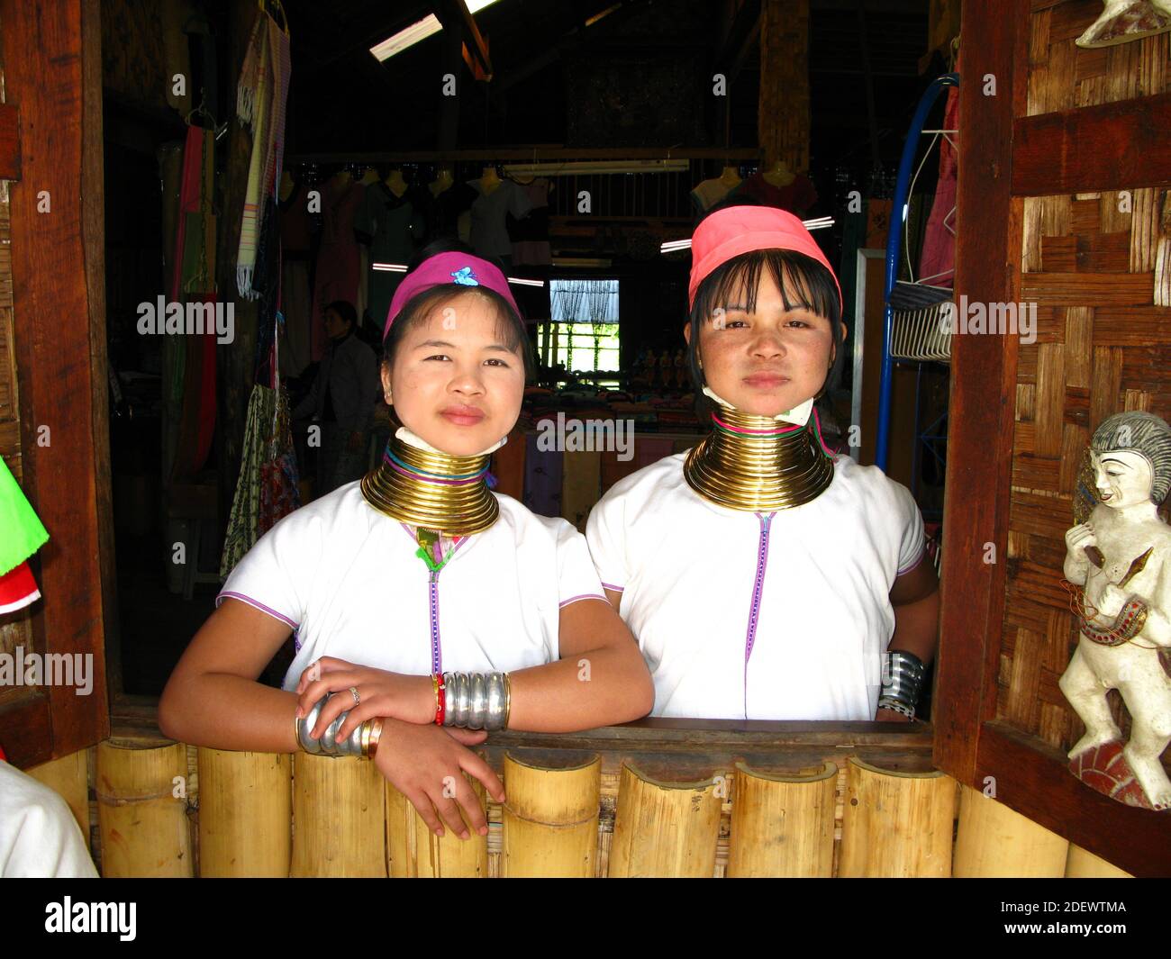 Kayan people, Padaung women, Inle lake, Myanmar Stock Photo - Alamy
