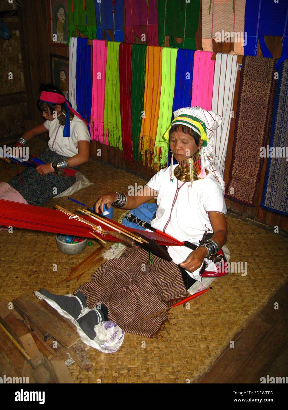 Kayan people, Padaung women, Inle lake, Myanmar Stock Photo - Alamy