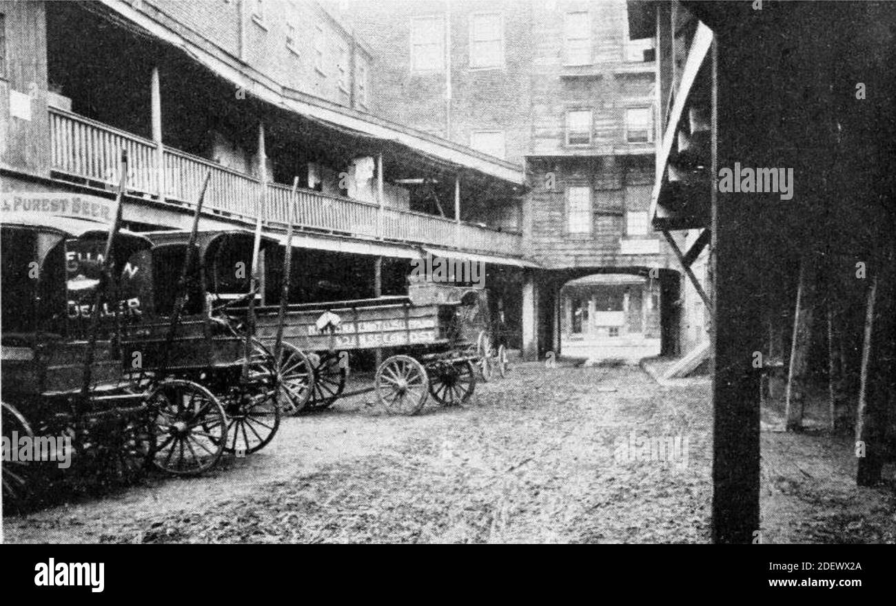 Black horse inn yard hi-res stock photography and images - Alamy