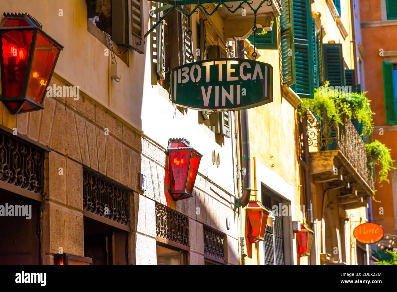 Red bar sign verona bar sign hi-res stock photography and images - Alamy