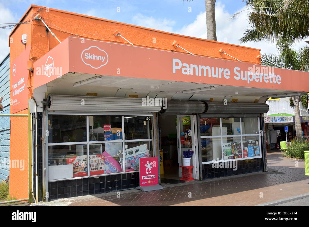 Supérette logo hi-res stock photography and images - Alamy