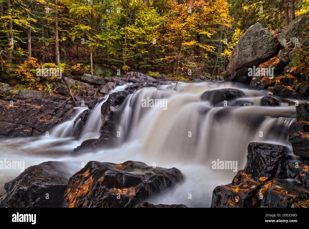 Brooks falls hi-res stock photography and images - Alamy