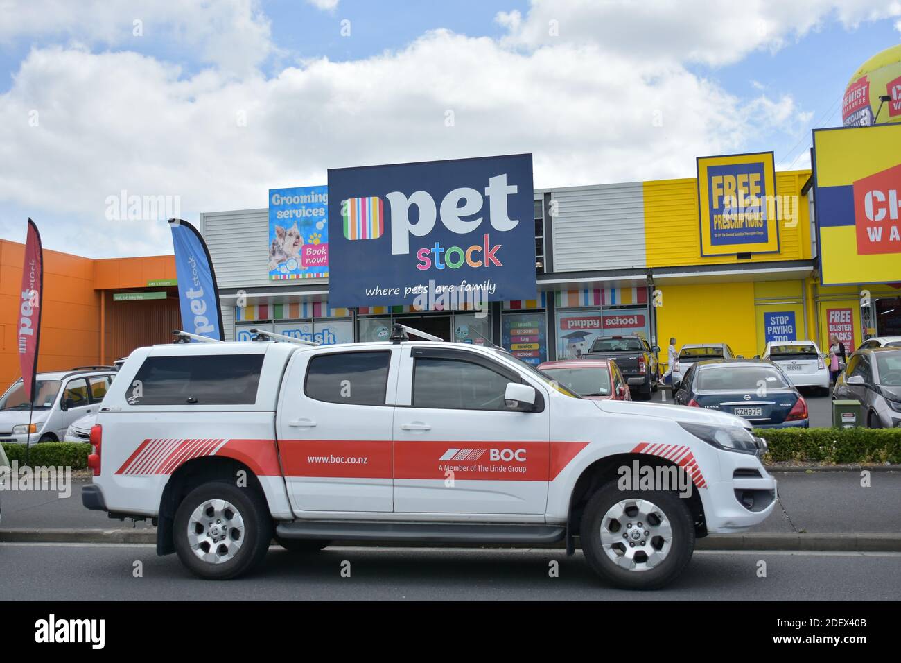 Pet stock store hi-res stock photography and images - Alamy