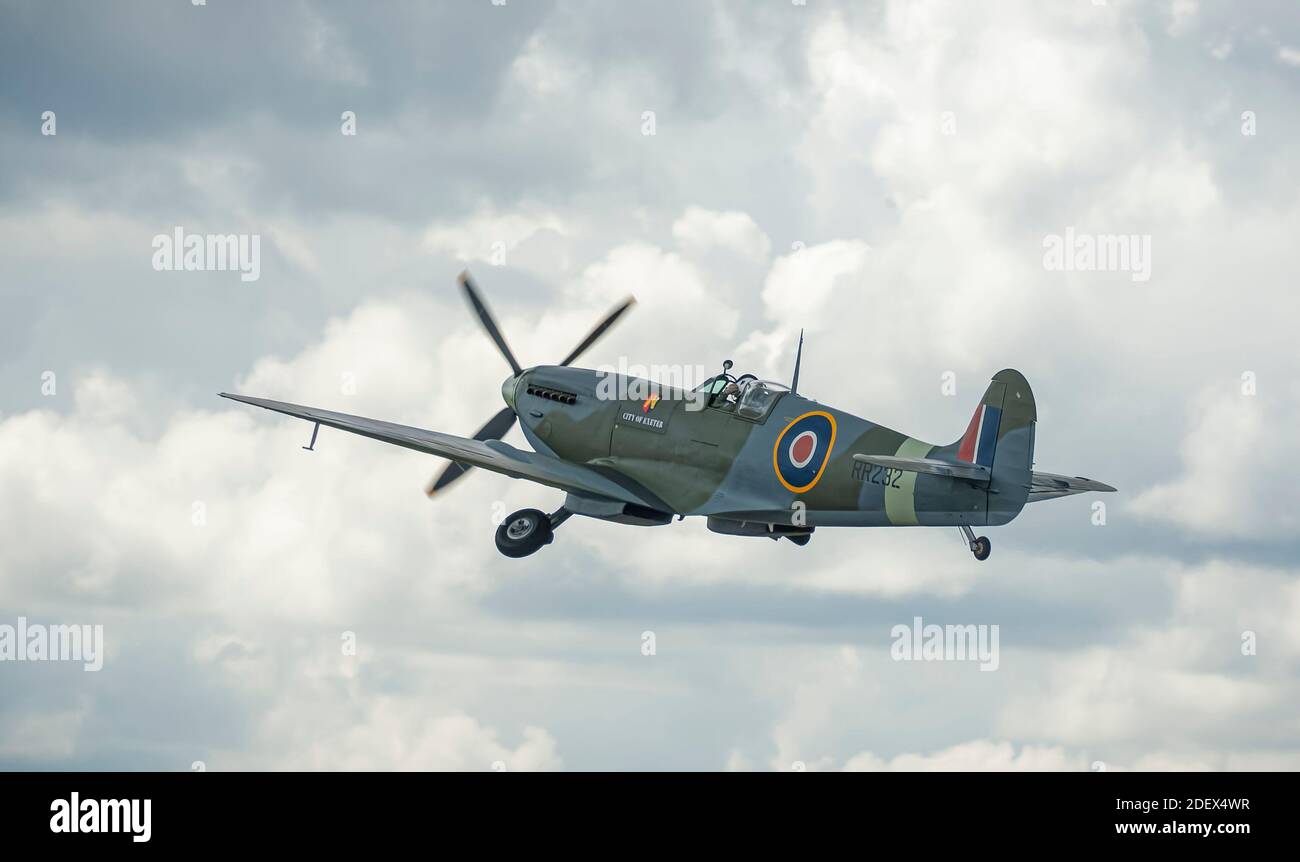 RAF Spitfire in Flight Stock Photo - Alamy