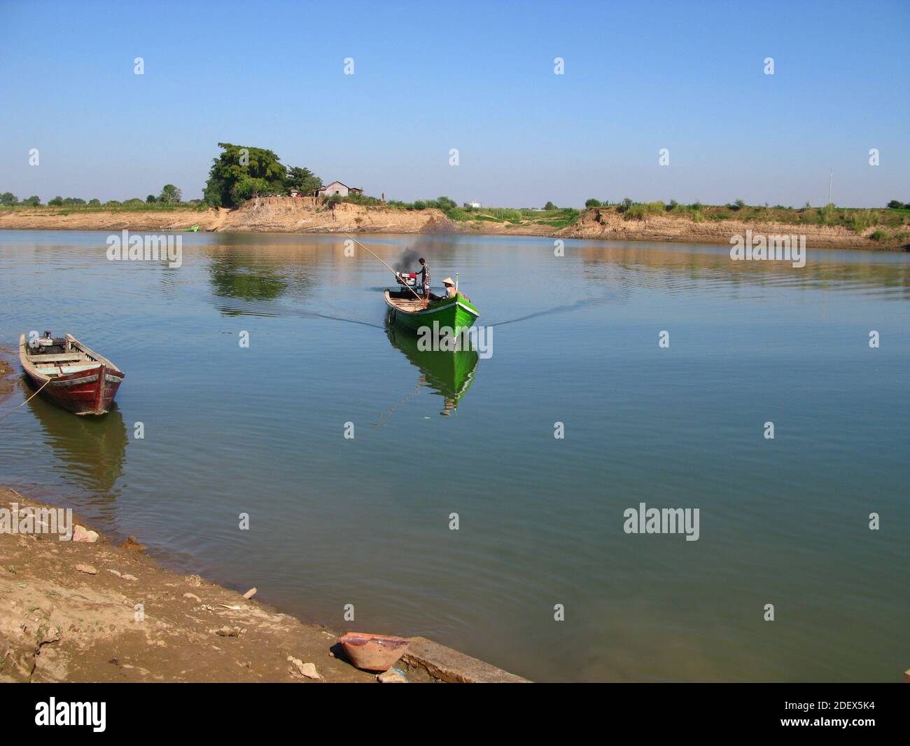 Irrawaddy river myanmar boat stupa hi-res stock photography and images ...