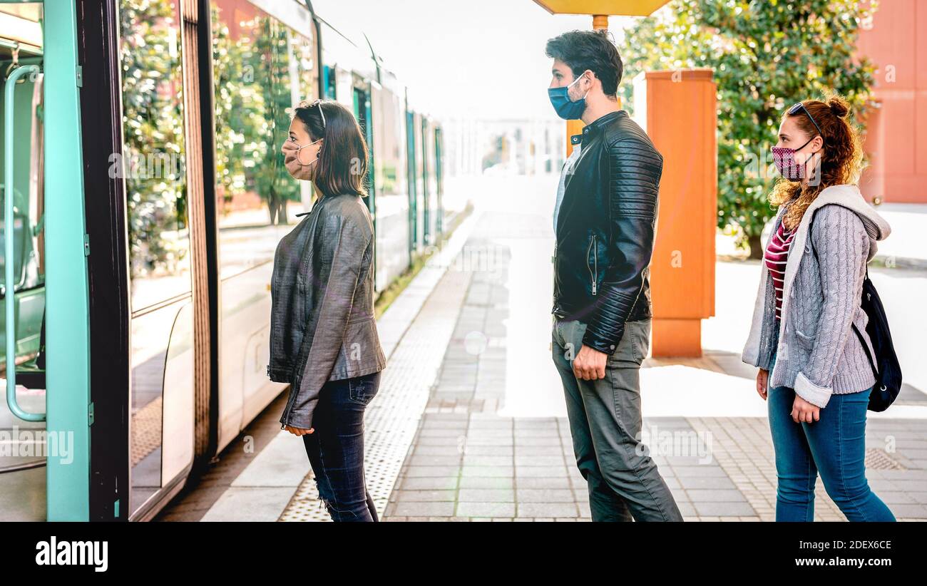 Queue people waiting bus stop hi-res stock photography and images - Alamy