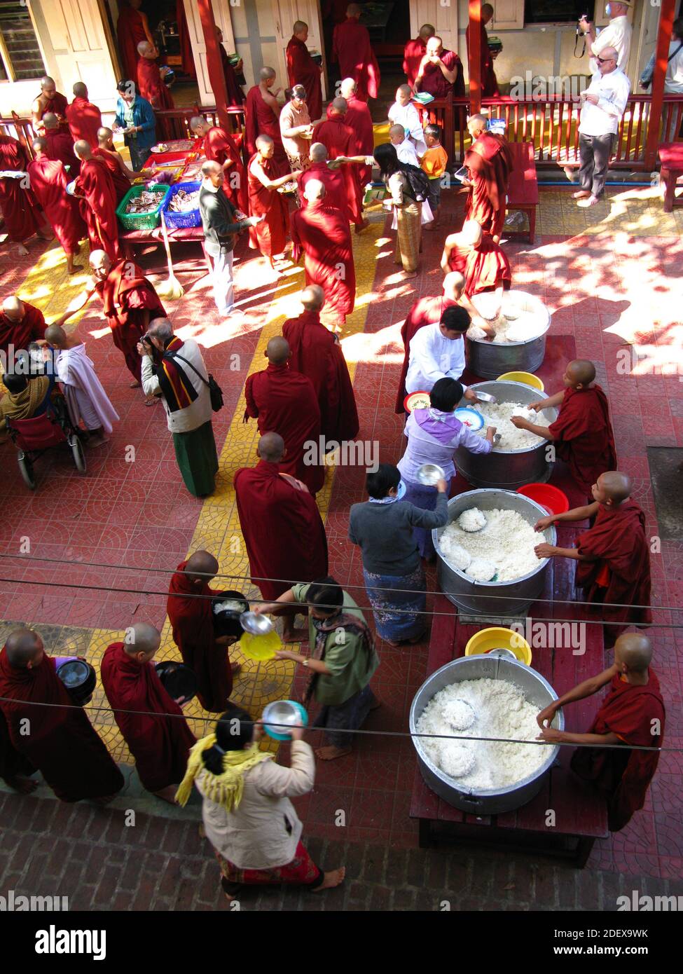 Young buddhist monks at the mahagandayon monastery mandalay hi-res ...