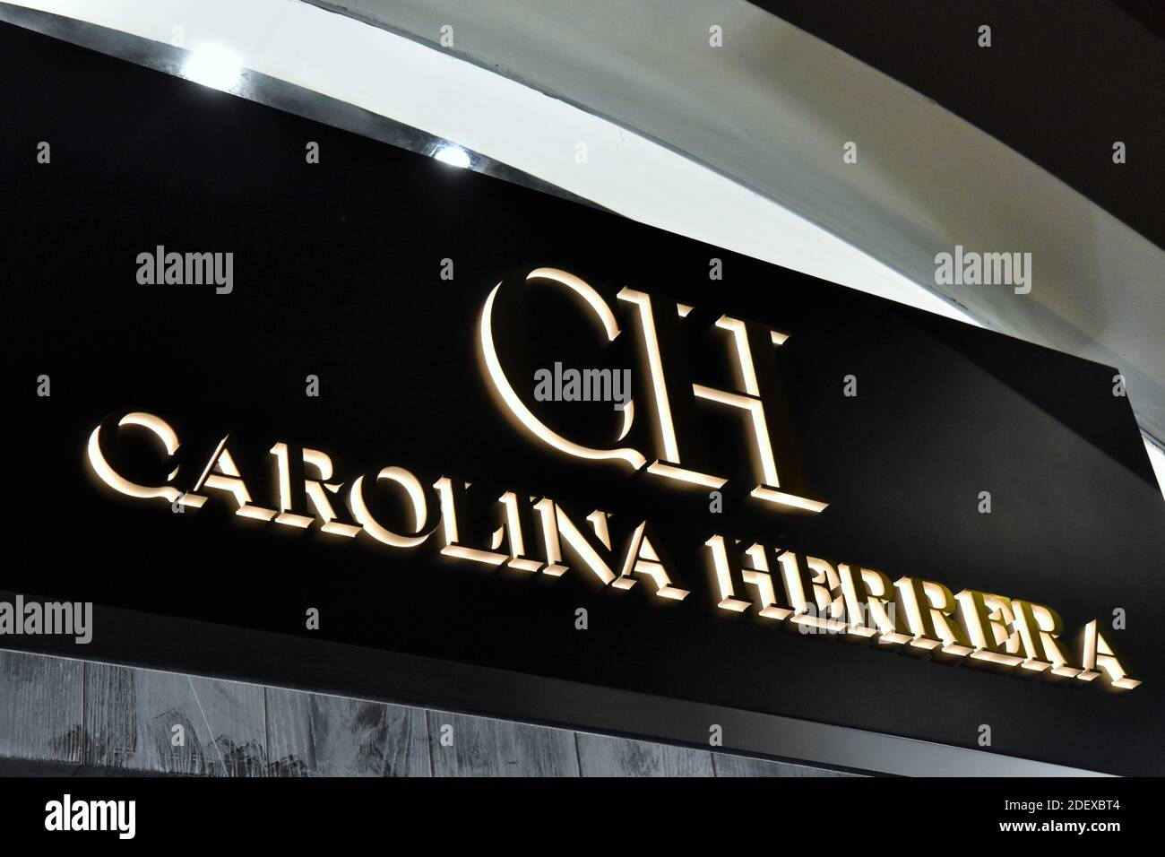 THE SIGN OF CAROLINA HERRERA FASHION BRAND Stock Photo - Alamy