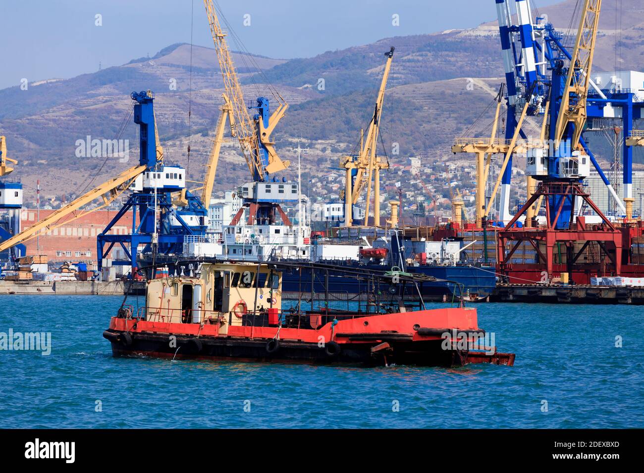 Ships in a port Stock Photo - Alamy