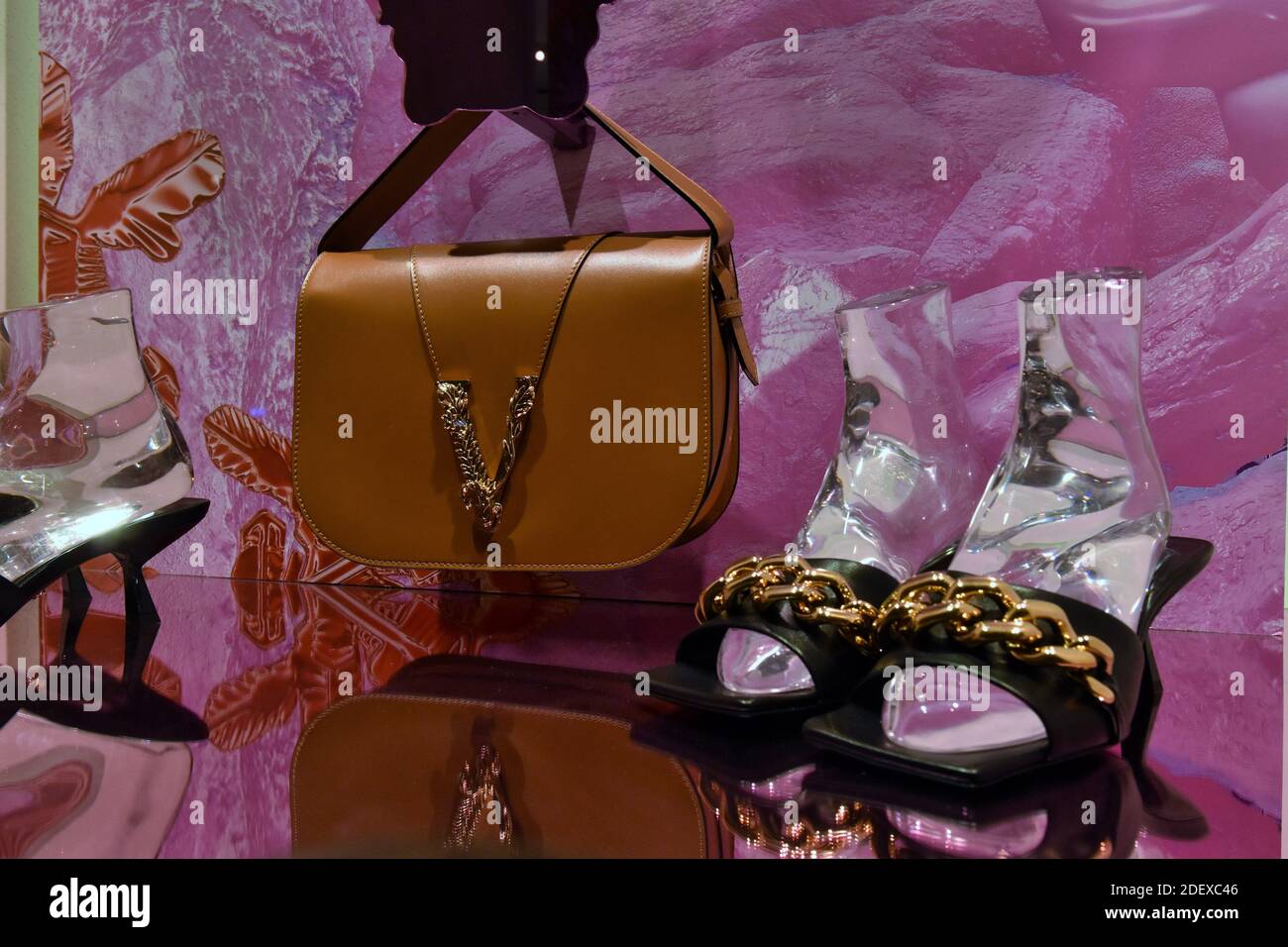 BAG AND SHOES ON DISPLAY AT VERSACE BOUTIQUE IN SPAGNA SQUARE Stock ...