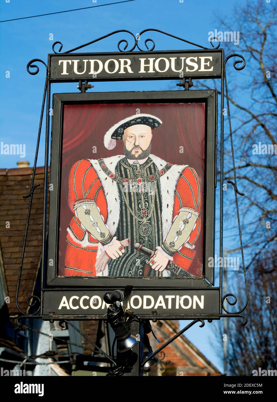 The Tudor House pub sign, Warwick, Warwickshire, England, UK Stock ...