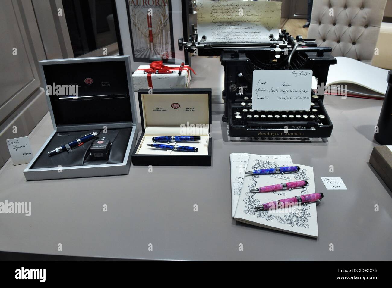 Pens display hi-res stock photography and images - Alamy