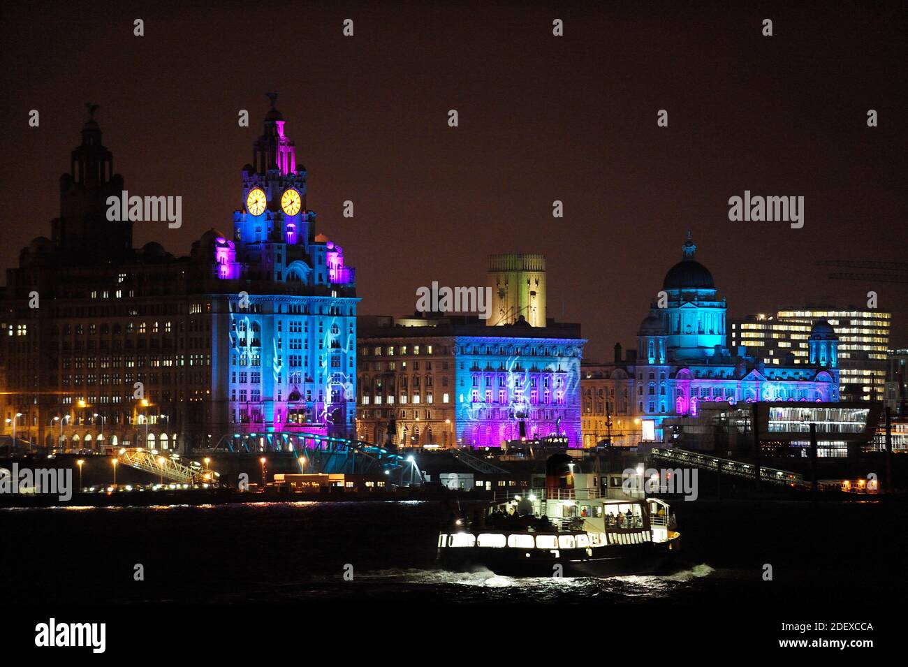 Royal liver building night hi-res stock photography and images - Alamy