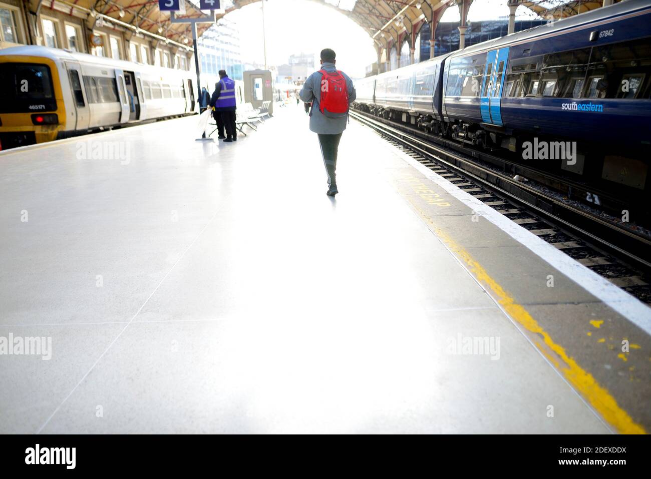 Victoria rail station hi-res stock photography and images - Alamy