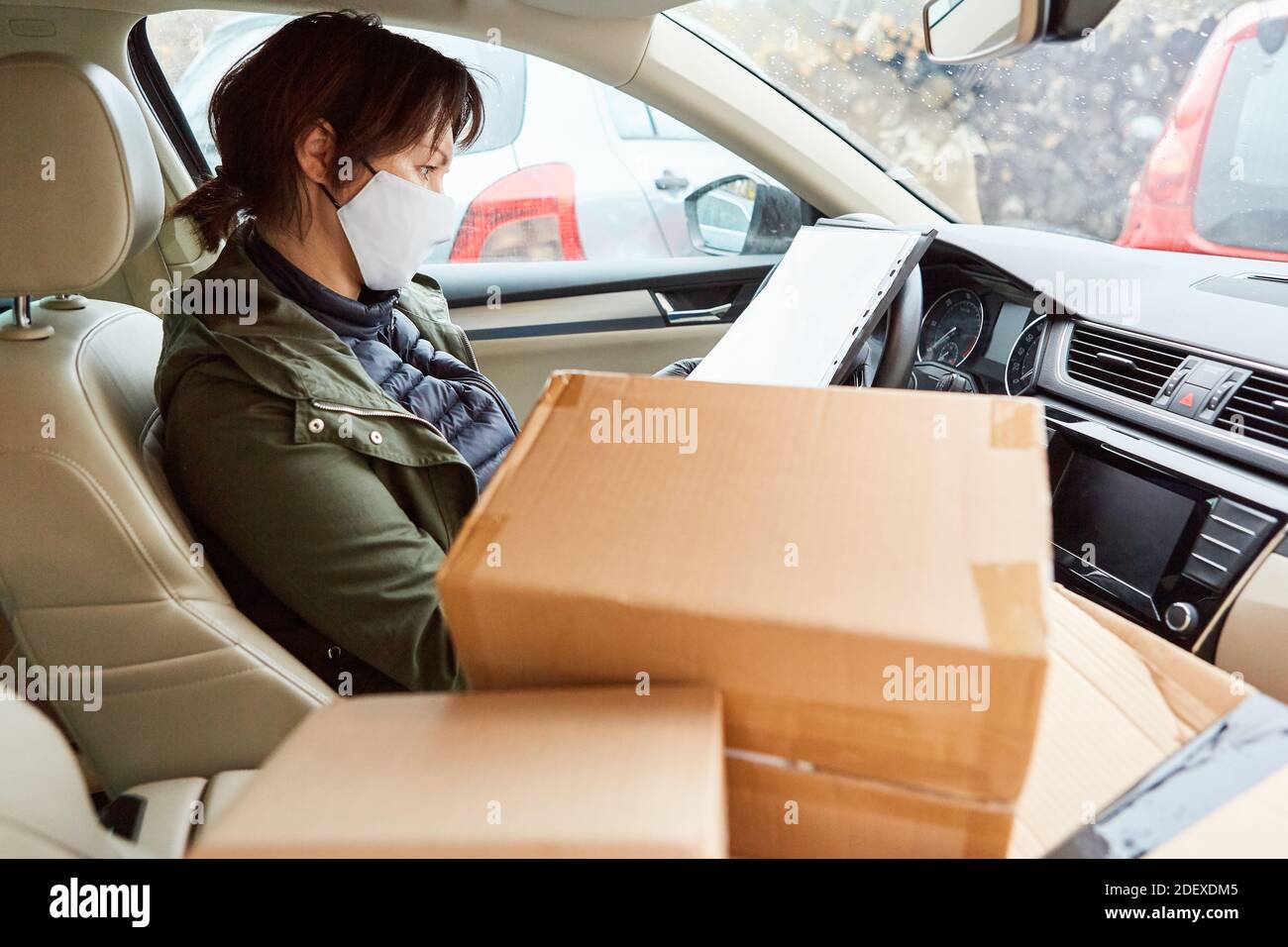 Car deliveries hi-res stock photography and images - Alamy