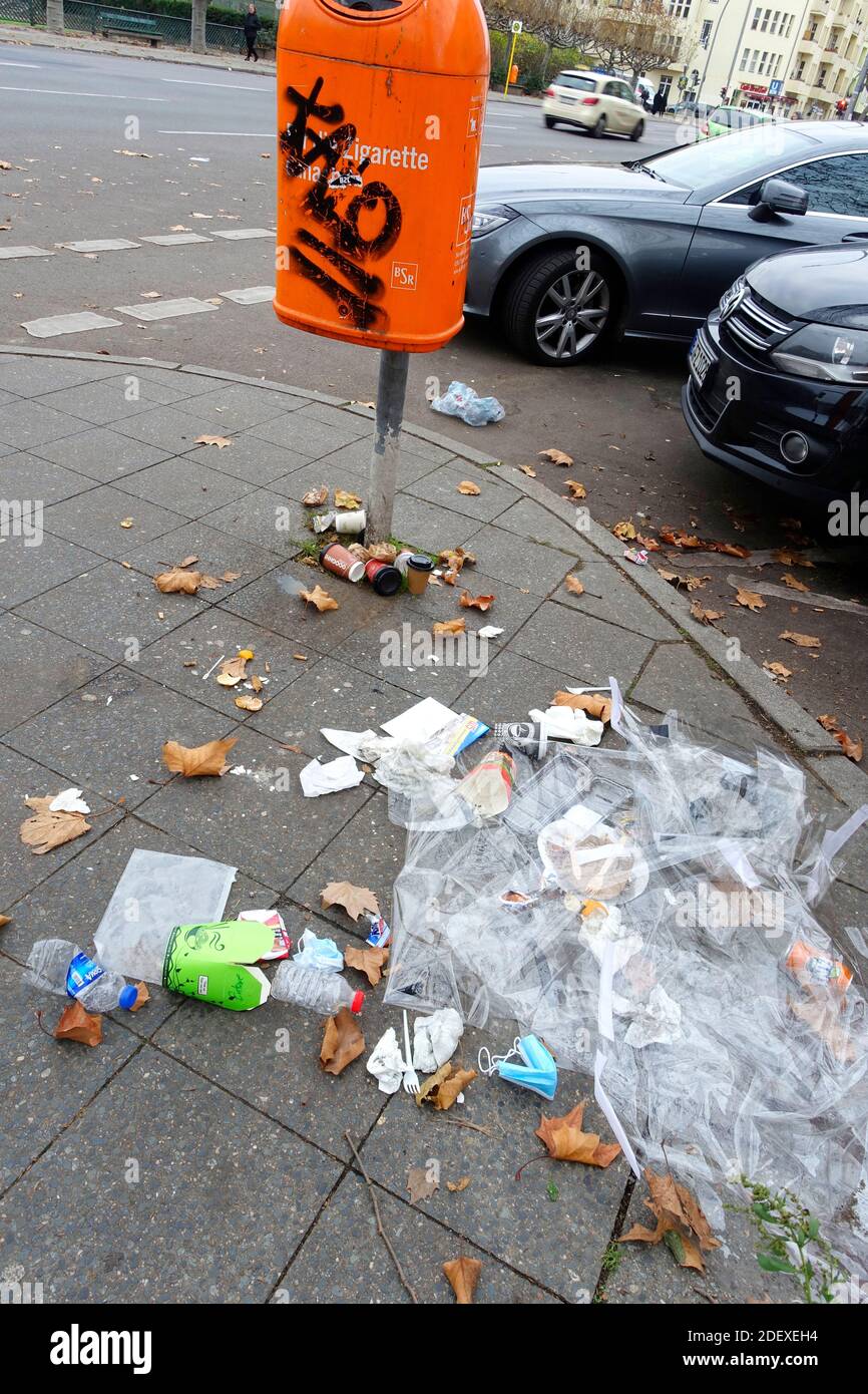 Litter on the streets of Berlin Stock Photo - Alamy