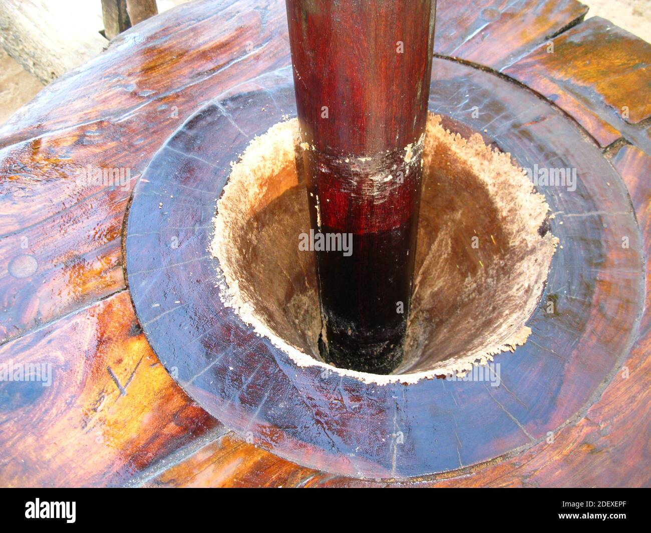 Palm tree alcohol production hi-res stock photography and images - Alamy