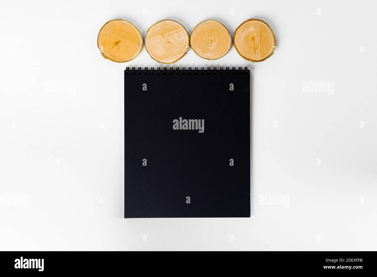 Wooden blocks circle hi-res stock photography and images - Alamy