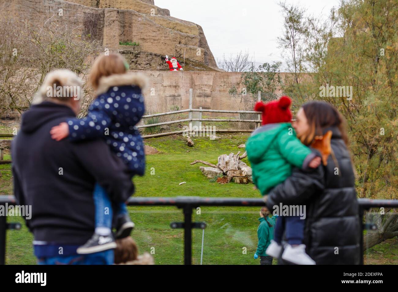 Mappin terrace london zoo hi-res stock photography and images - Alamy